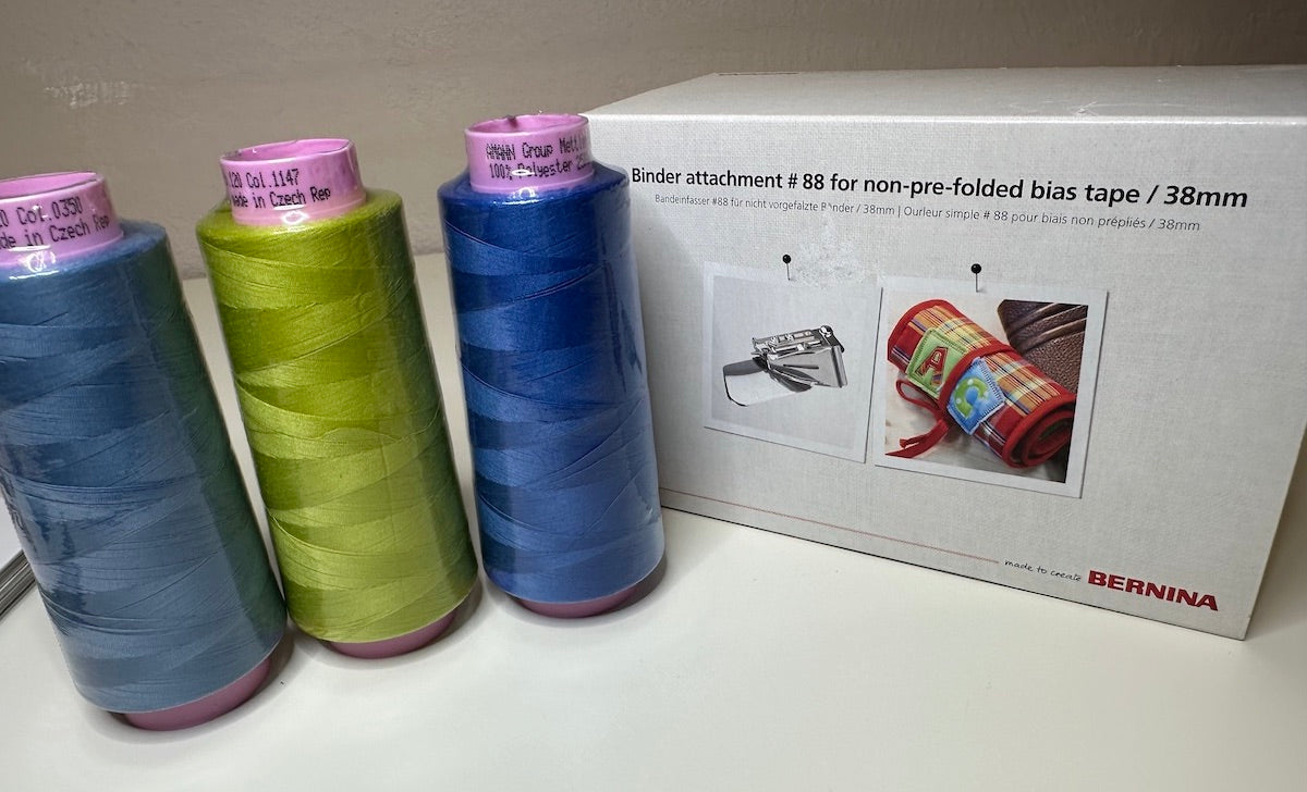 Big Book of Feet BERNINA Binder Attachment Scallop Ruler Bundle: Consi